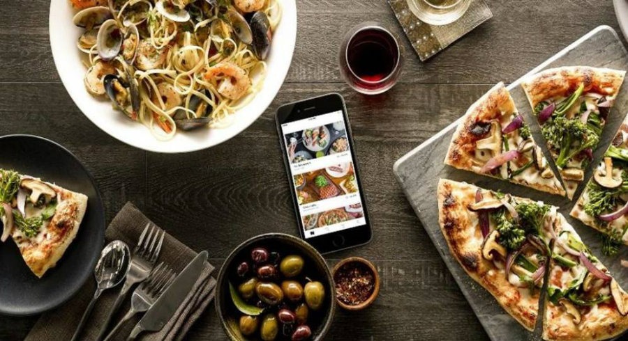 4 apps para pedir comida desde casa con el móvil